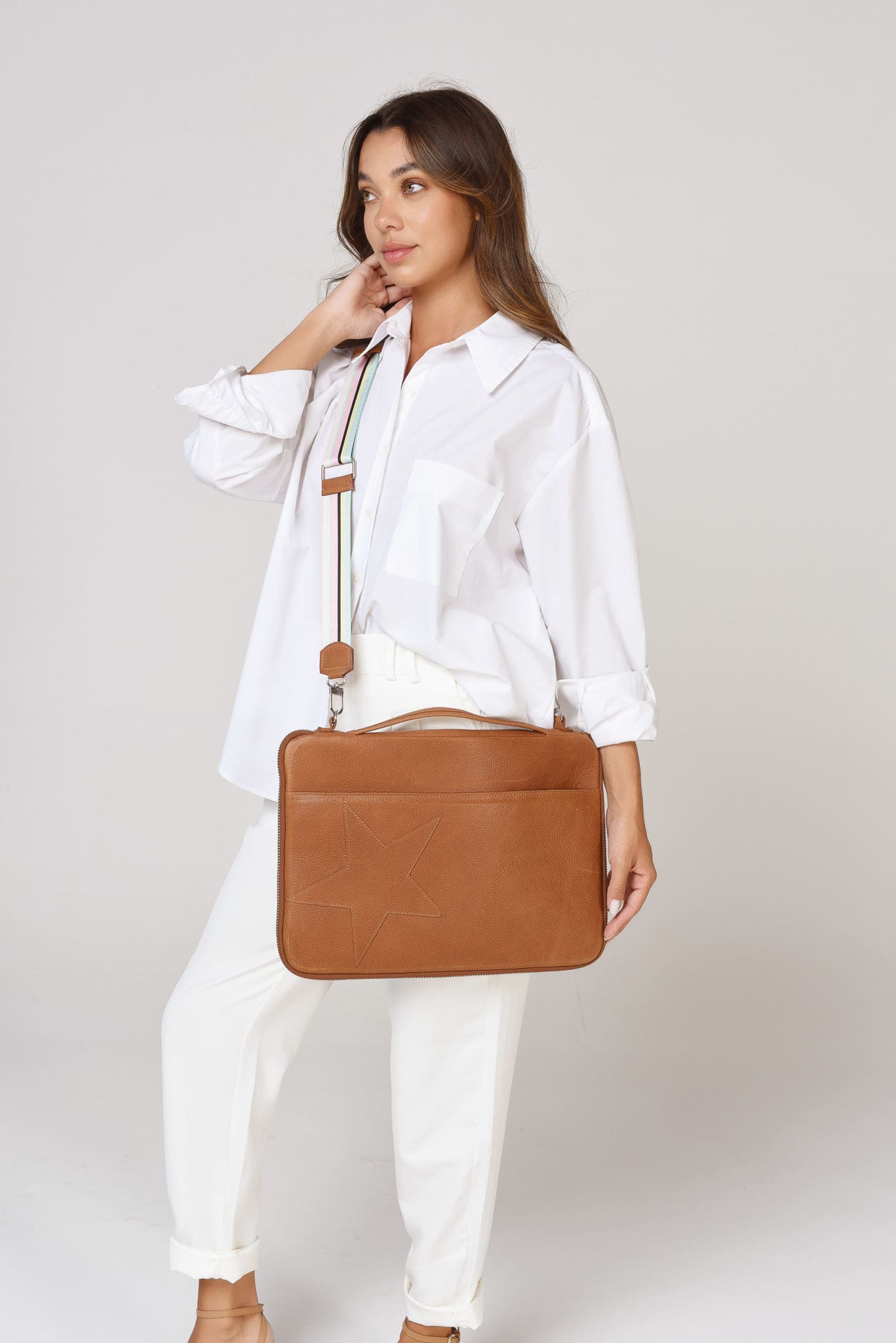 Porta Notebook Star con bolsillo al frente separado